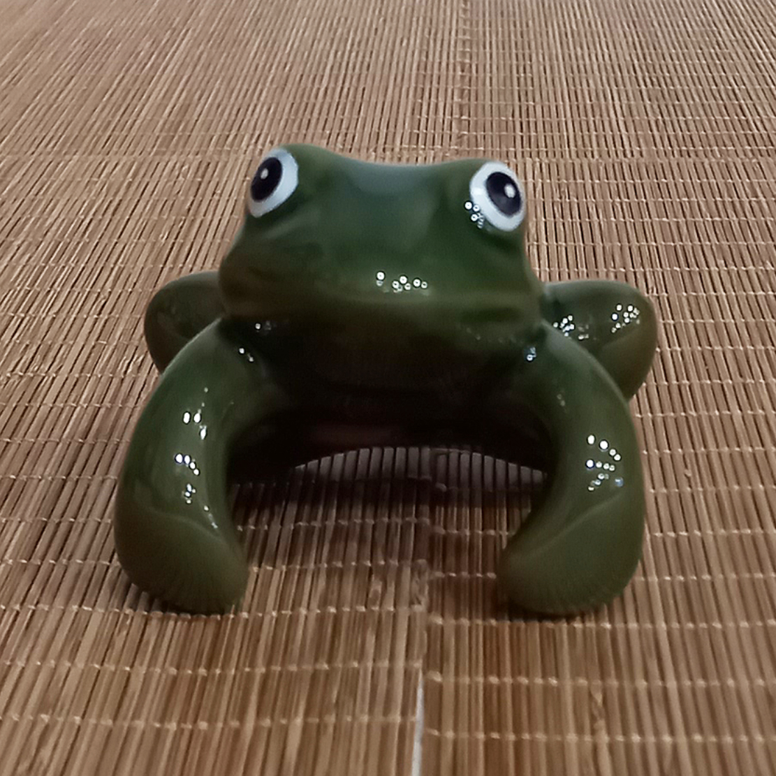 Two Handed Hanging Frog – Hanji Gifts